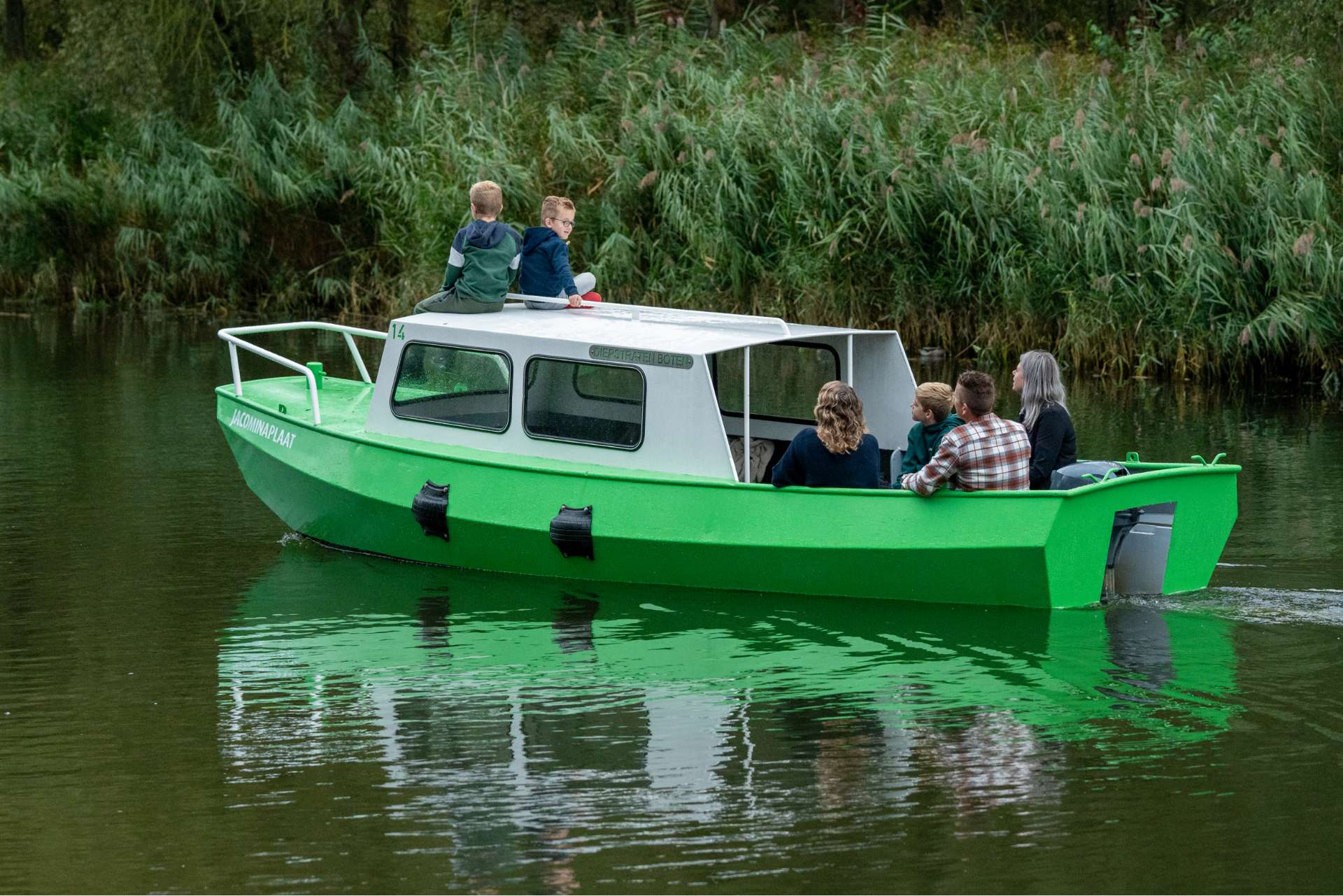 Kajuitboot huren in de Biesbosch | Diepstraten Botenverhuur